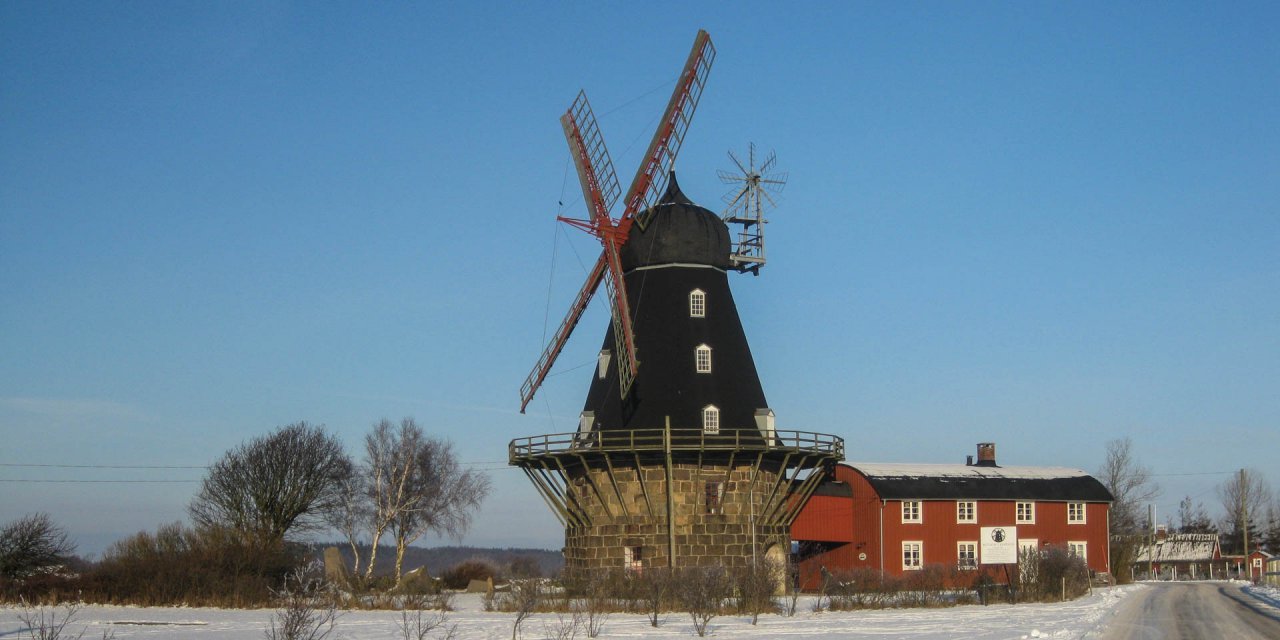 Särdals Kvarn - Large windmill near Haverdal | GuidebookSweden
