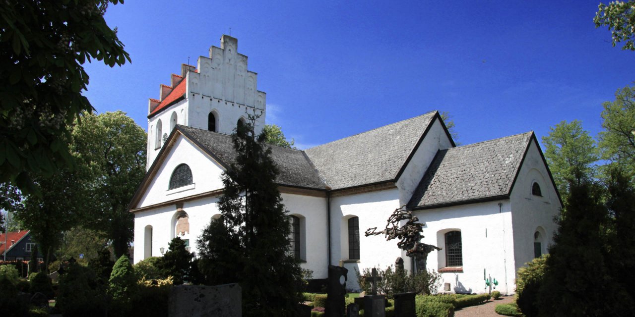 Allerums Kyrka - Historical church in Allerum | GuidebookSweden