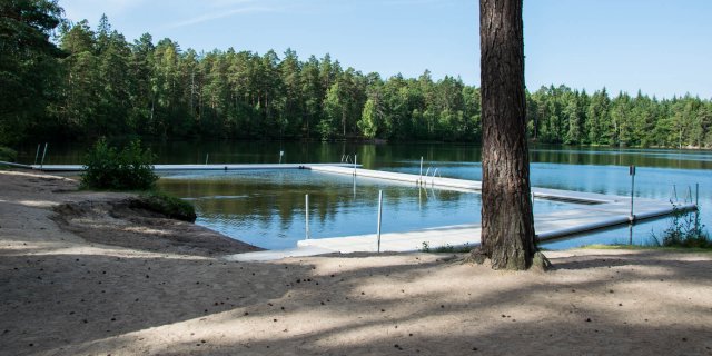 Skirens Badplats - Badeplatz am See Skiren bei Östra Ryd | GuidebookSweden